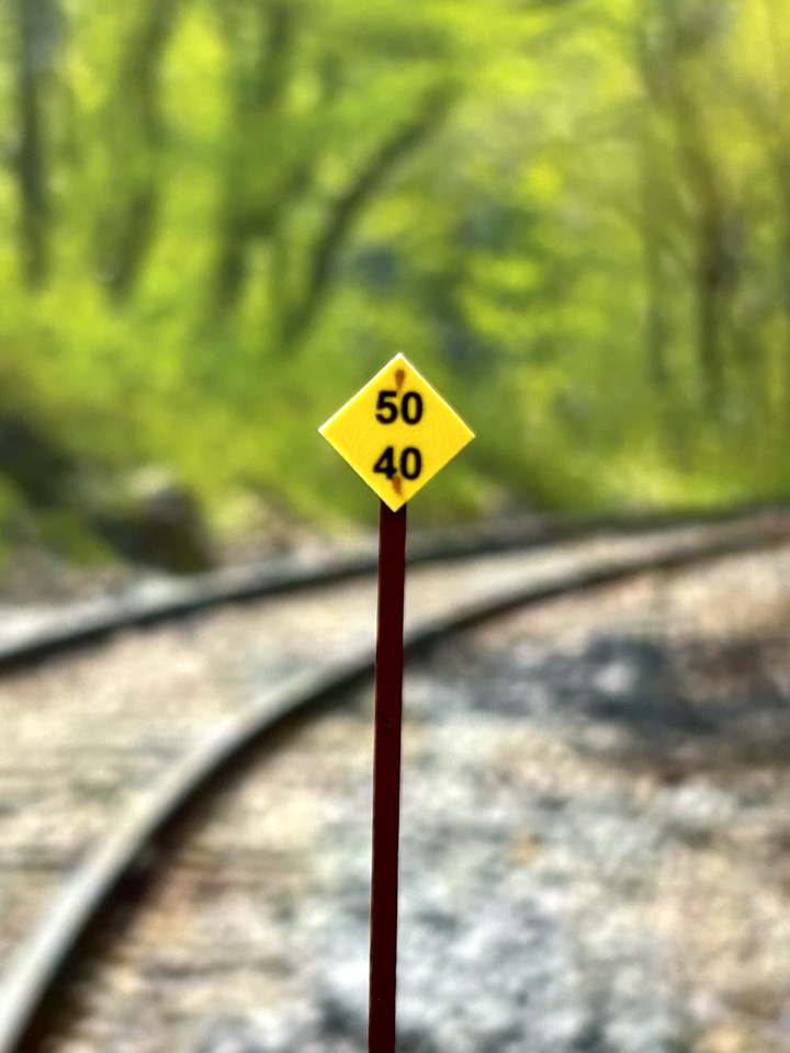 HO-2000-101-50-C / 1:87 Scale Street & Railroad Signs "Railroad Speed ...