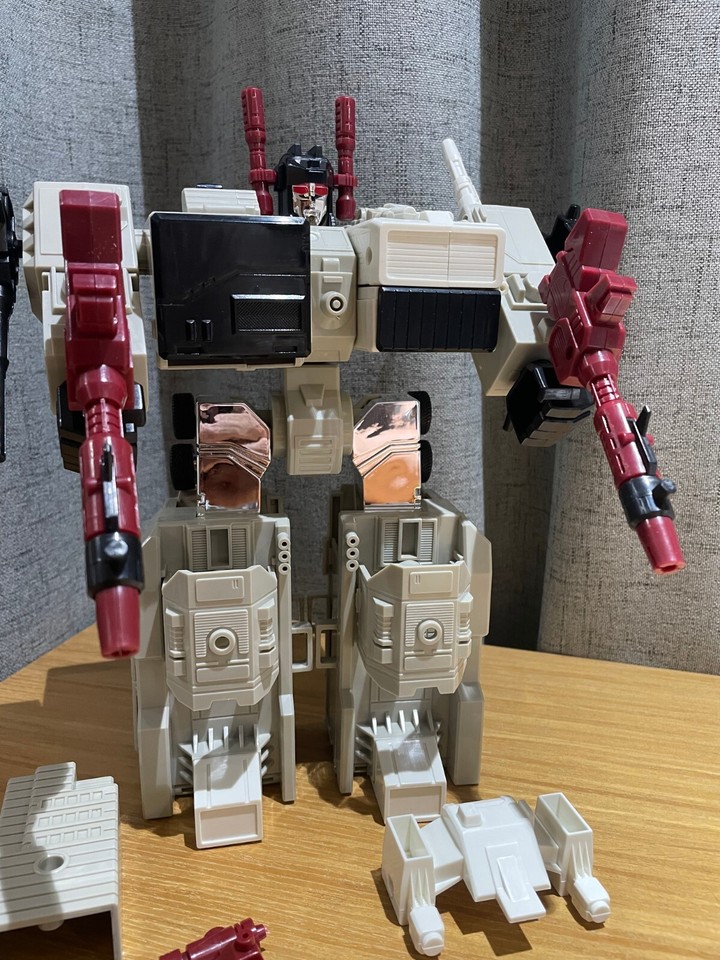 TRANSFORMERS G1 Reissue Autobot Metroplex Brand New with Box Free ...