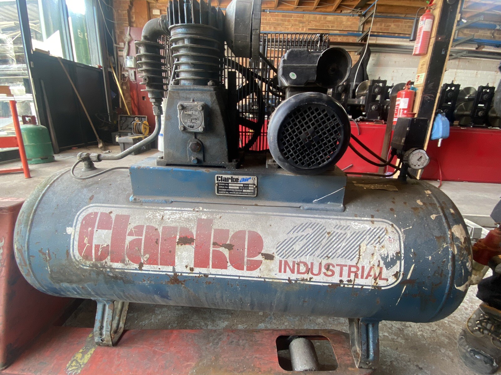 clarke air compressor SE 16C750 WILL NEGOTIATE PRICE MASSIVELY SEND ...