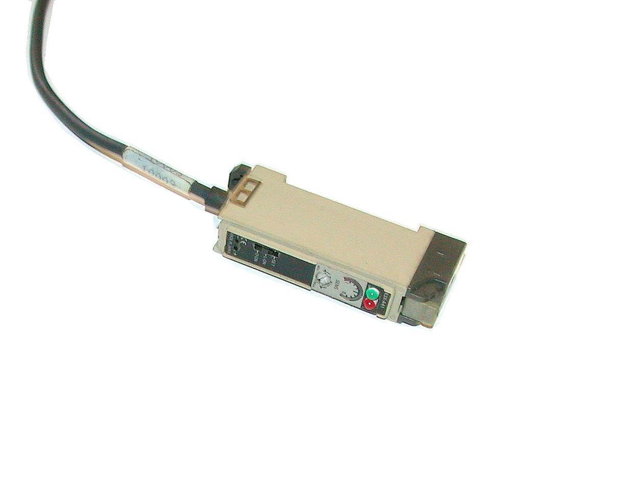 OMRON FIBER OPTIC AMPLIFIER SENSOR 10-30 VDC MODEL E3X--A41 (7 ...