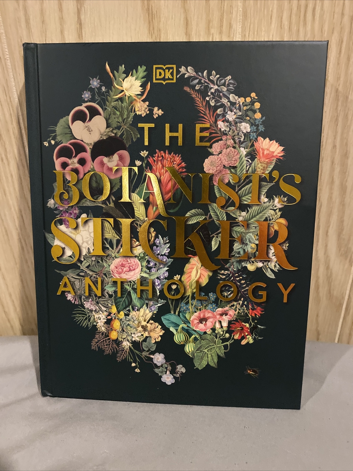 DK Sticker Anthology Ser.: The Botanist's Sticker Anthology : With More ...