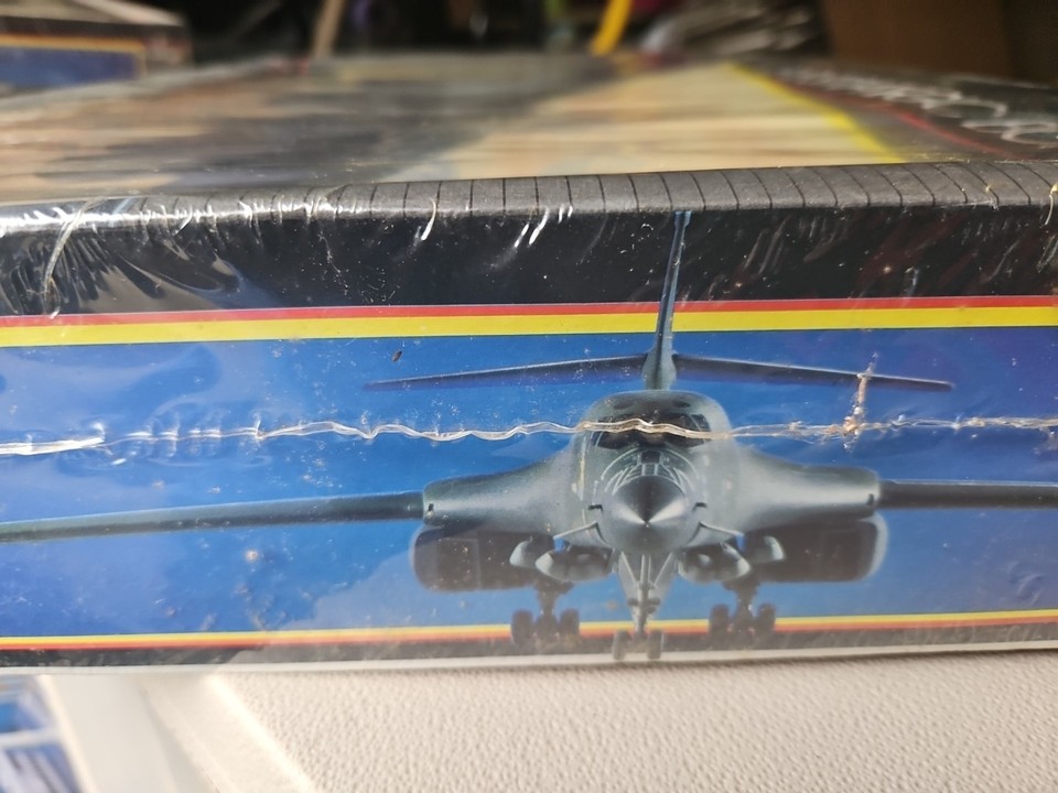 VINTAGE 1986 MONOGRAM MODEL AIRPLANE KIT 1:72 B-1B STRATEGIC BOMBER | eBay