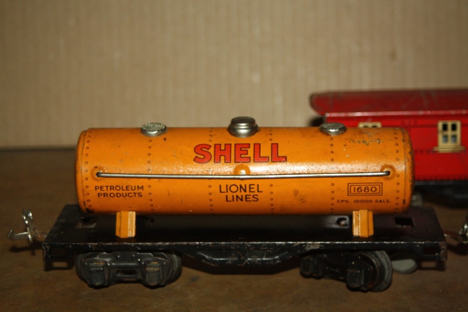 Lot of 4 Lionel Prewar Train Cars -1680 Shell Tanker - 1679 Baby Ruth ...