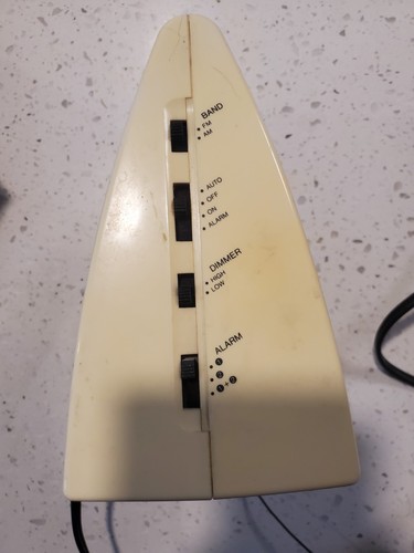 Vintage SHARP FX-C24 (W) DUAL ALARM CLOCK RADIO White Triangular Hong ...