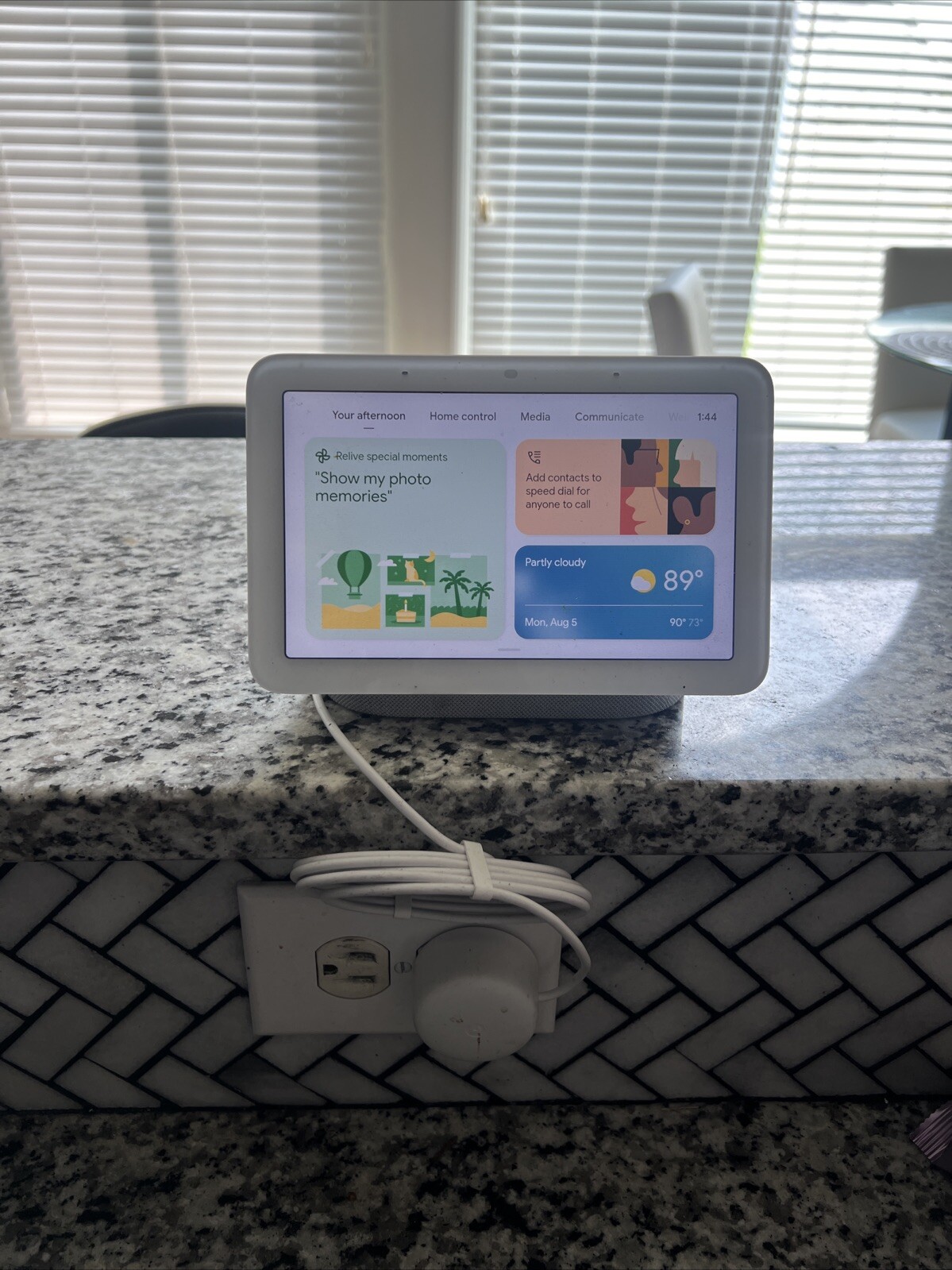 Google Nest Hub (2nd Gen.) Smart Display - Chalk (GA01331-US ...