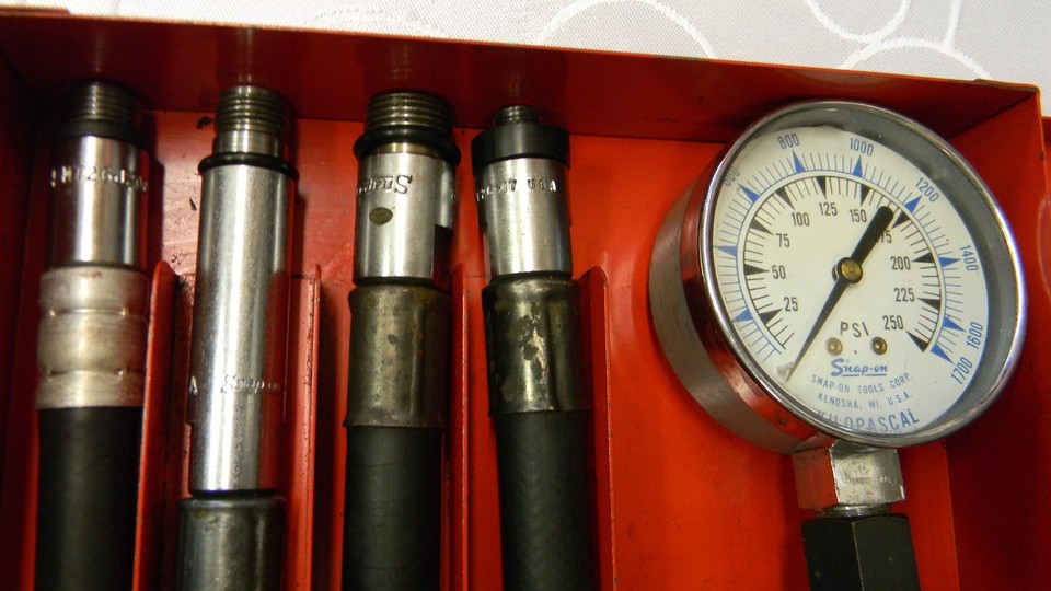VINTAGE SNAP-ON COMPRESSION GAUGE TESTER SET IN RED METAL BOX | eBay