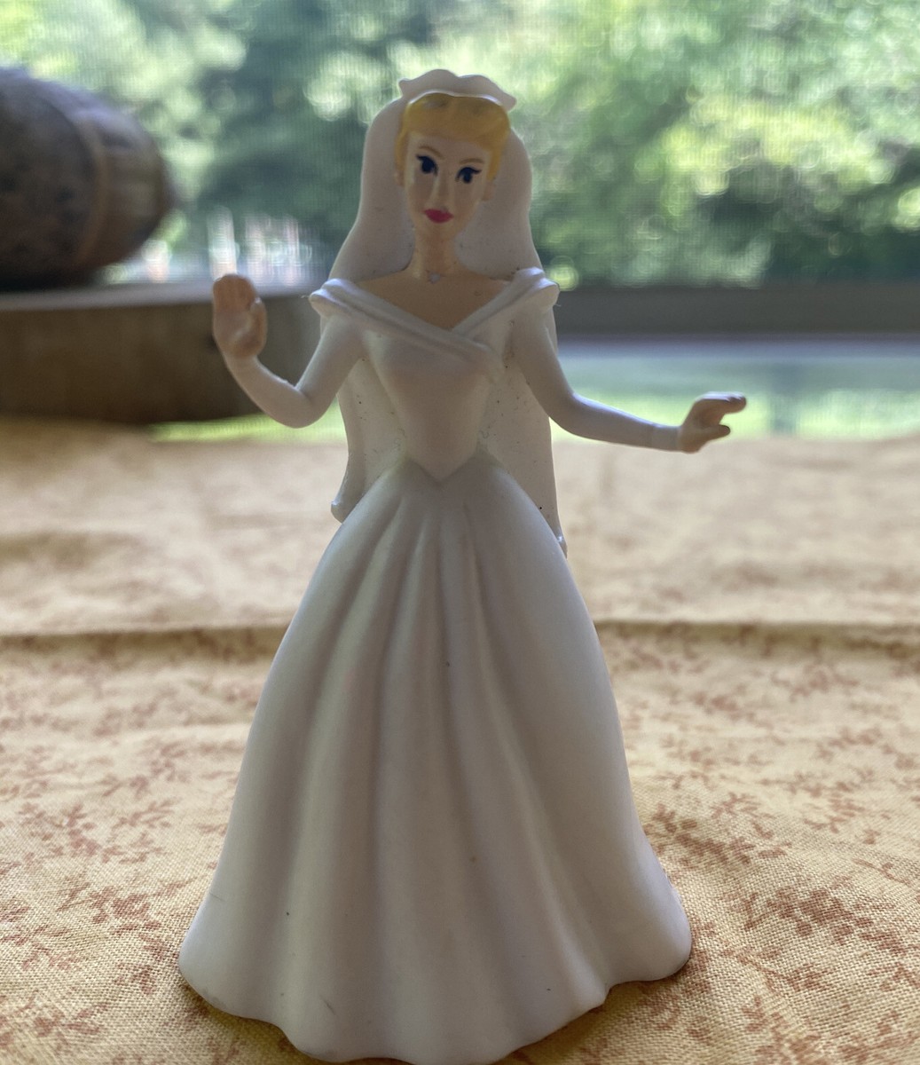 Disney princess wedding cake toppers | Beachweddingtips.com