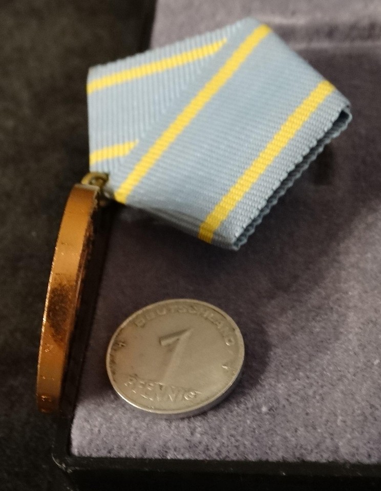 DDR - Friedrich Engels Preis, 3. Klasse, Bronzestufe, in Plasteetui | eBay