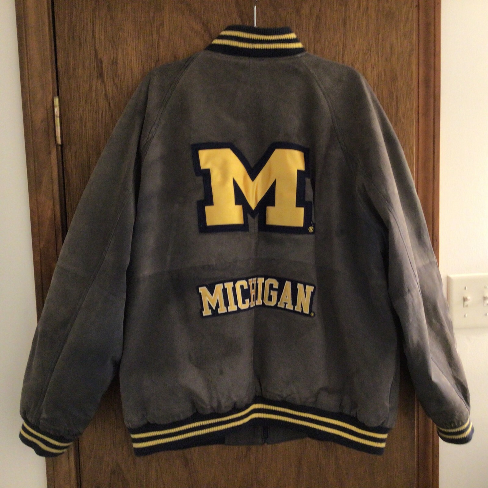 UNIVERSITY OF MICHIGAN SUEDE LEATHER JACKET (G-III) 2… - Gem