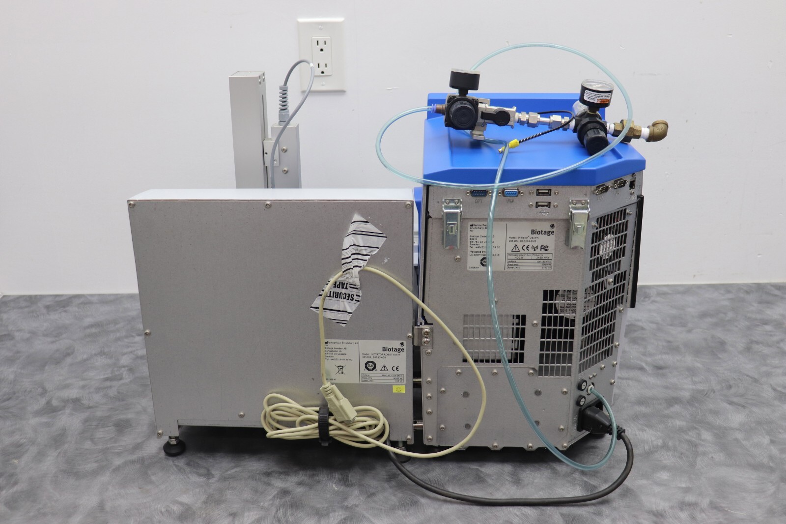 Biotage Microwave Synthesizer Initiator+ w/ Robot 60 Automated ...