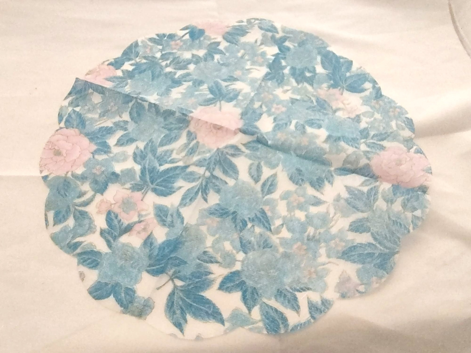 20 Round Paper Napkins Scallop Blue and Pink Made in Japan Orig Package ...