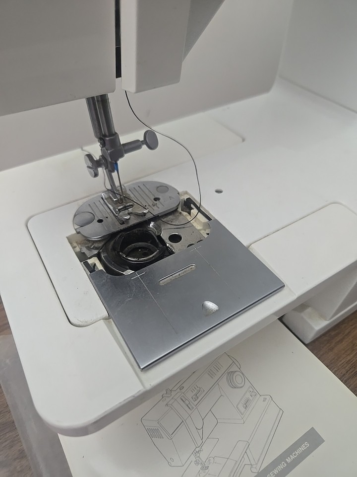 Vintage Singer Sewing Machine, Model 9420 T Foot Pedal & Power Cord ...