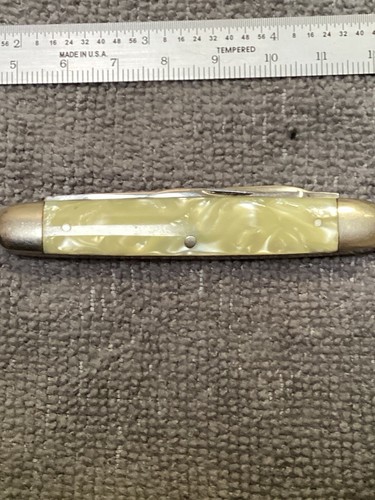 Cattaraugus Cutlery Co. 22761 (?) 4-line Cracked Ice Celluloid Scales ...