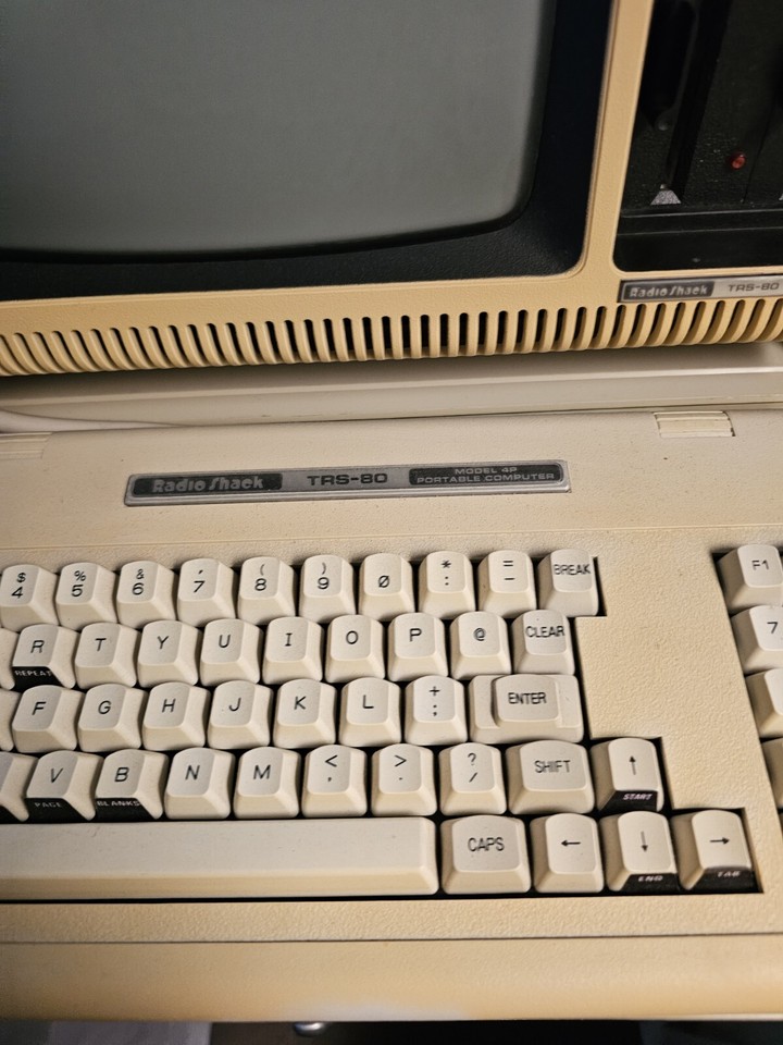 Vintage Radio Shack Computer TRS-80 Model 4P 26-1080A Powers on Pick Up ...