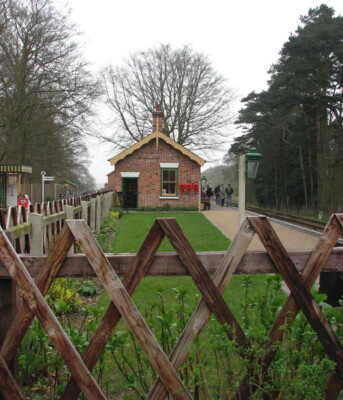 Photo 6x4 Holt Railway Station - platform 1 Holt/TG0838 The original ...