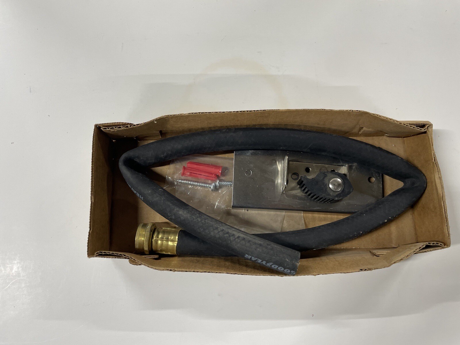 Fiat 832AA000 hose and bracket holder for mop basin | eBay
