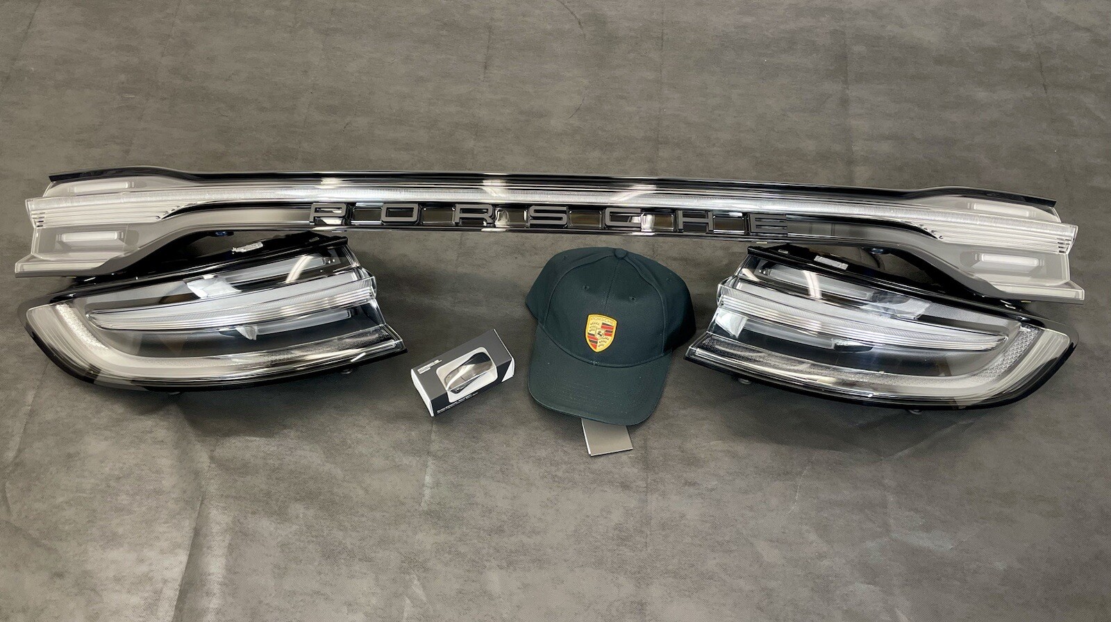 NEW Porsche Macan GTS Tail Light Rear Set Light White Dark European ...