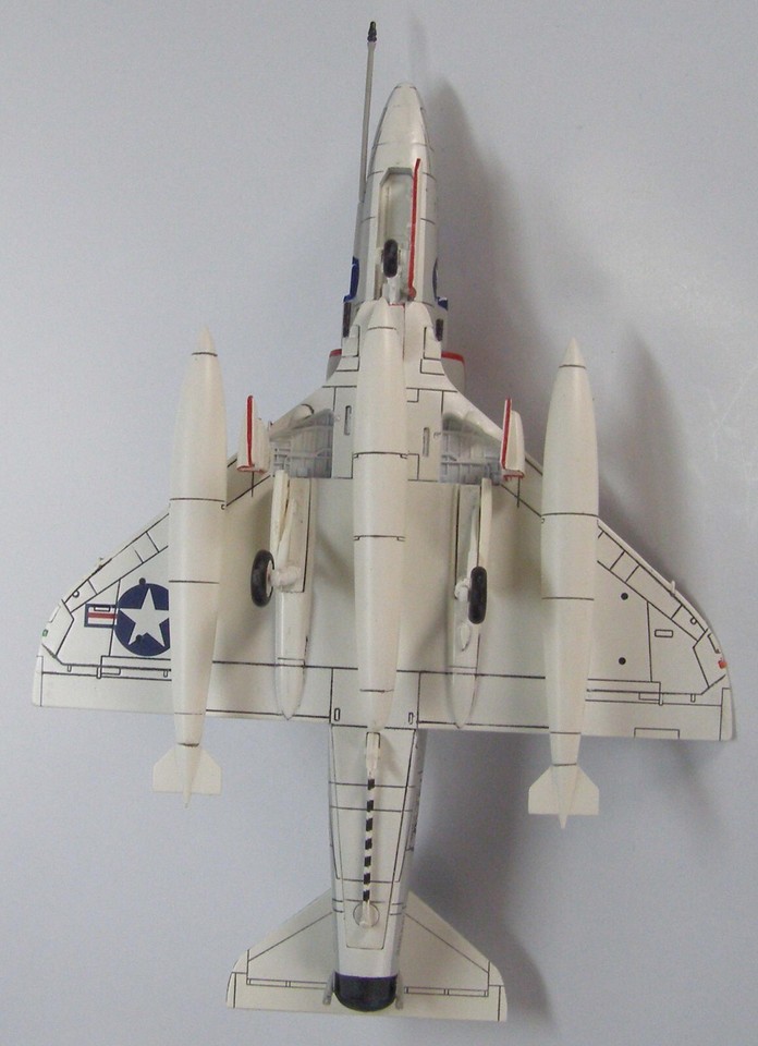 A4B SKYHAWK US NAVY VA-106 GLADIATORS AK301 USS ESSEX - HOBBY MASTER ...