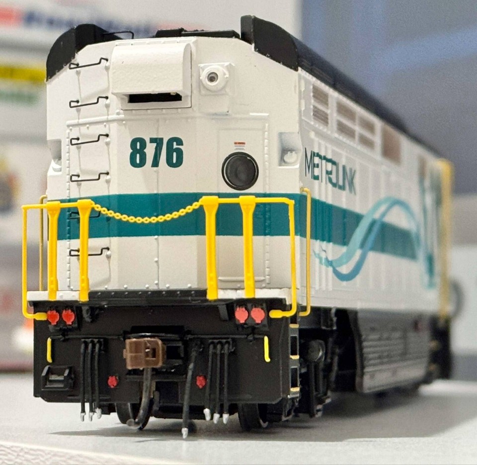 HO Scale Athearn F59PHI Detail Upgrade Kit - Rear MU Hoses & Coupler ...