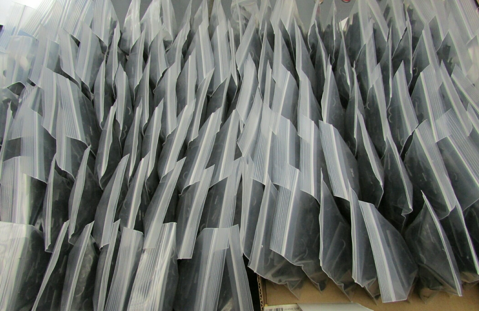 Lot 25 Ford F0AU-13A506-AA Black Plastic Wiring Harness Loom Clips Stud ...