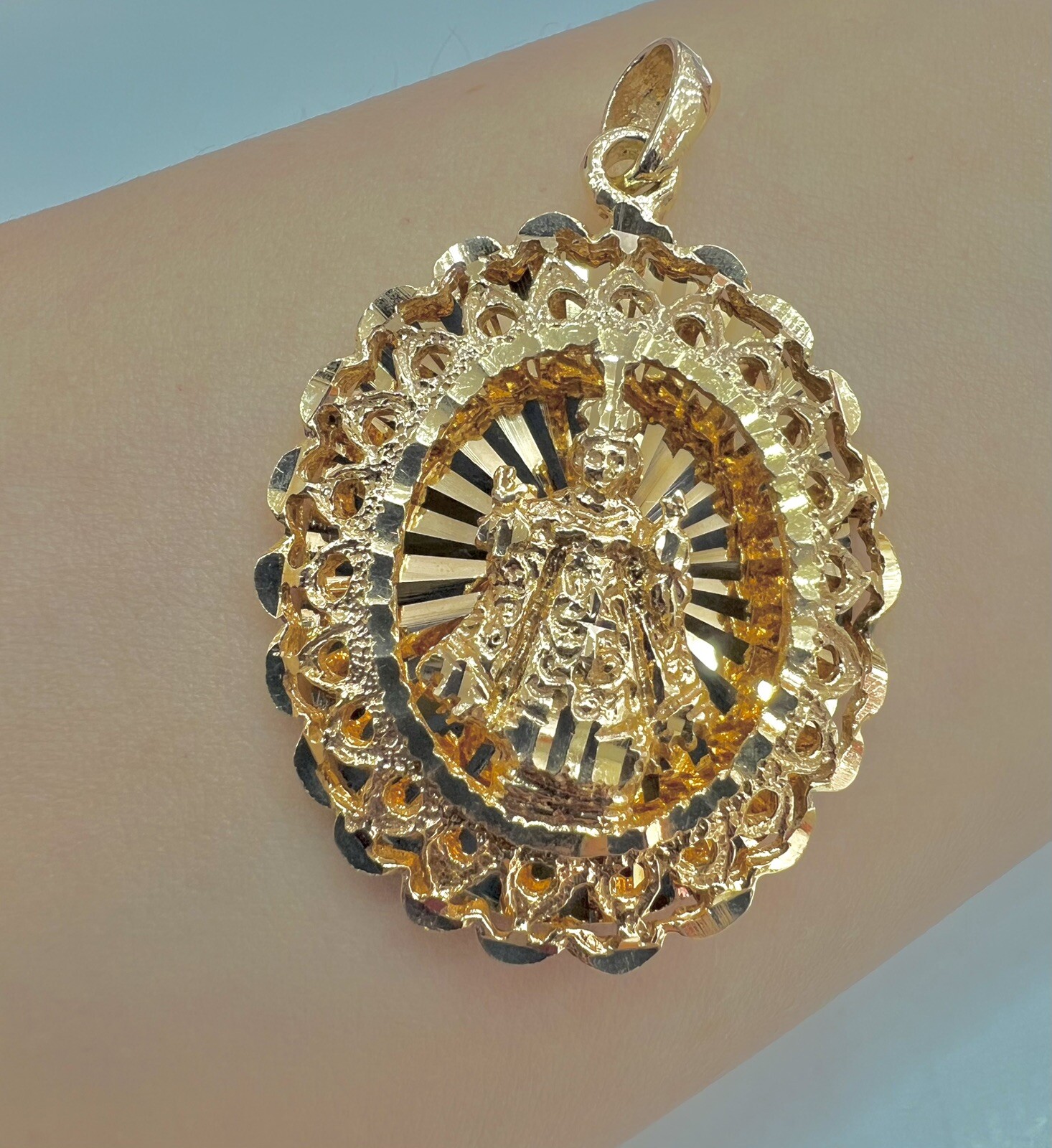 18K Yellow Gold Santo Nino Pendant | eBay