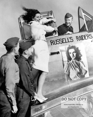 JANE RUSSELL WITH MEMBERS OF THE ARMY AIR CORPS IN 1941 - 8X10 PHOTO ...