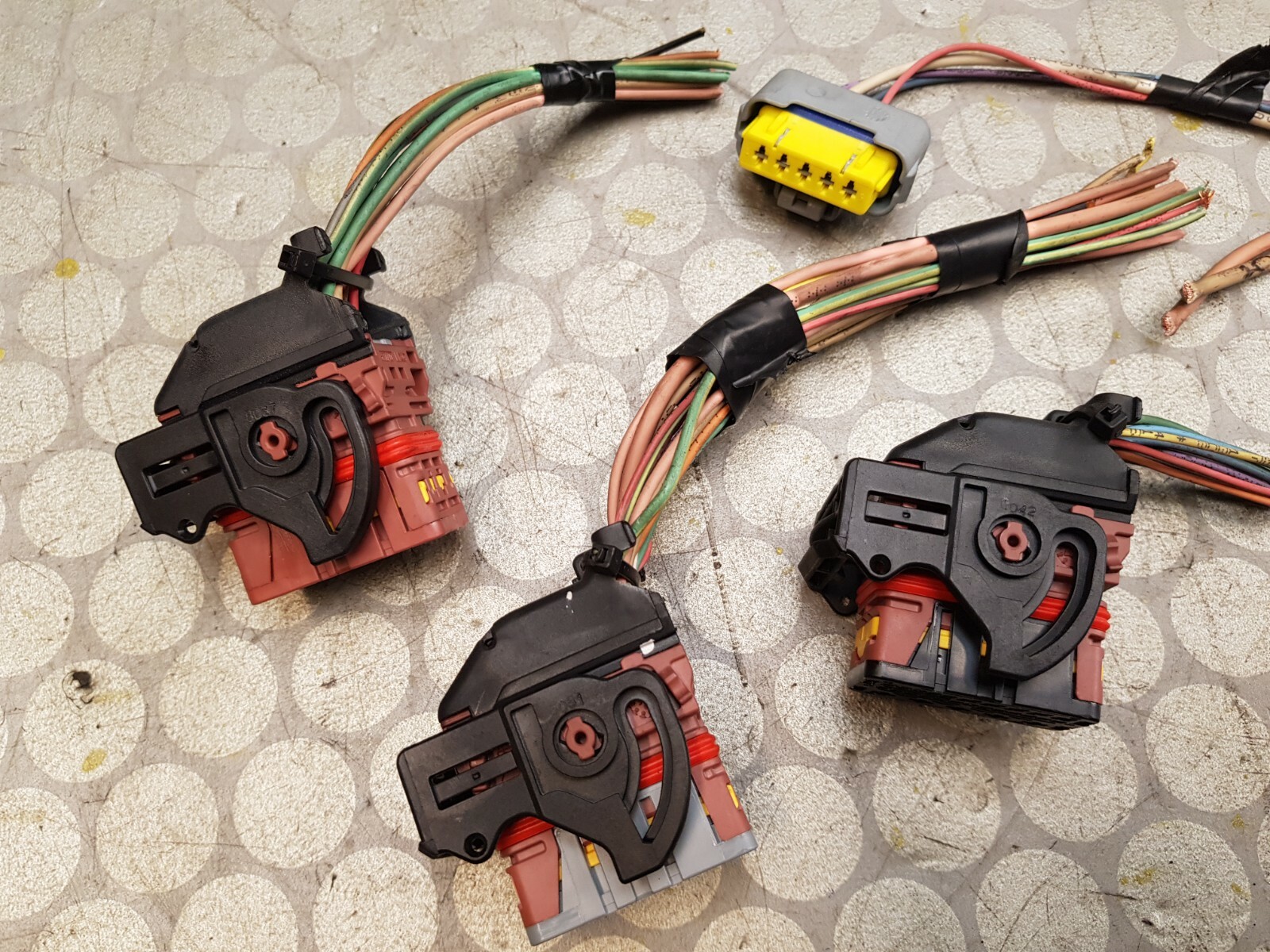 08 Peugeot 308 Engine Bay Fusebox Plugs Connectors Only 9664706280 ...