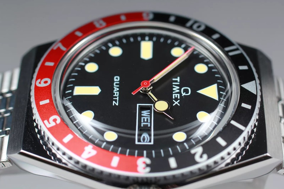 TIMEX Q REISSUE 38MM STAINLESS STEEL BRACELET WATCH - BLACK/RED | eBay