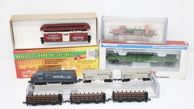 LOT of 9 N Scale Bachmann, Walthers, Roundhouse/Flat Cars, Log Cars ...