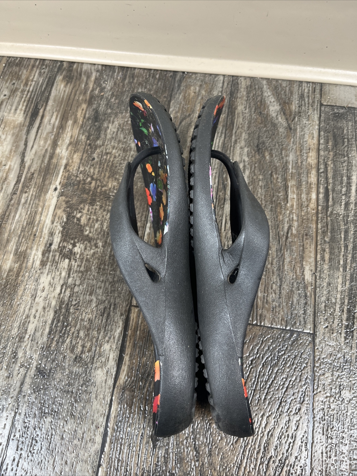 Crocs Classic Flip Flop Womens 7 Comfort Iconic Black Floral Y3 | eBay.de