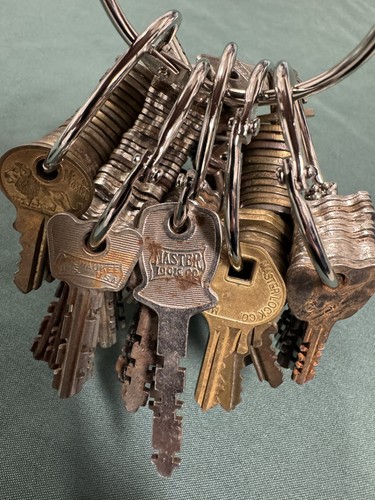 Vintage Master Lock Keys Variety Of Size, Shape, Age Padlock Keys Lot ...