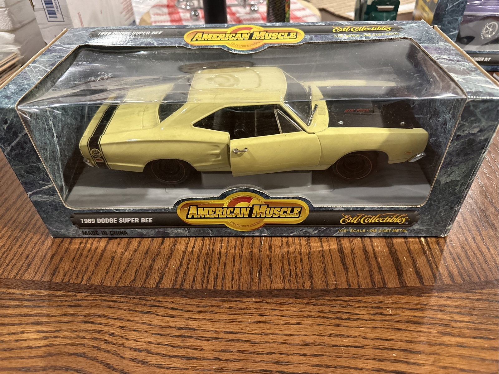 Ertl 1969 Dodge Super Bee Six Pack Yellow 1:18 Diecast American Muscle ...