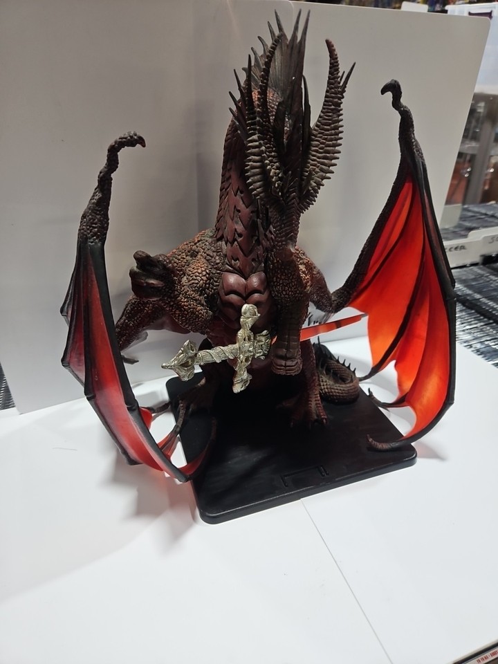 Dungeons & Dragons Icons Colossal Red Dragon Figure Limited Edition ...