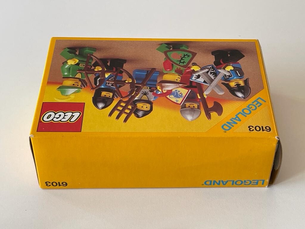 LEGO Castle: Classic Castle Mini Figures (6103) - USED / 100% COMPLETE ...