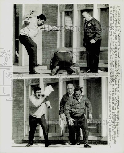 1968 Press Photo Bernard Jacubus Beaten Outside Teamster Meeting in ...