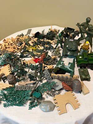 HUGE LOT OF PLASTIC ARMY MEN TANK 6 SOLDIERS AND ACCESSORIES | eBay