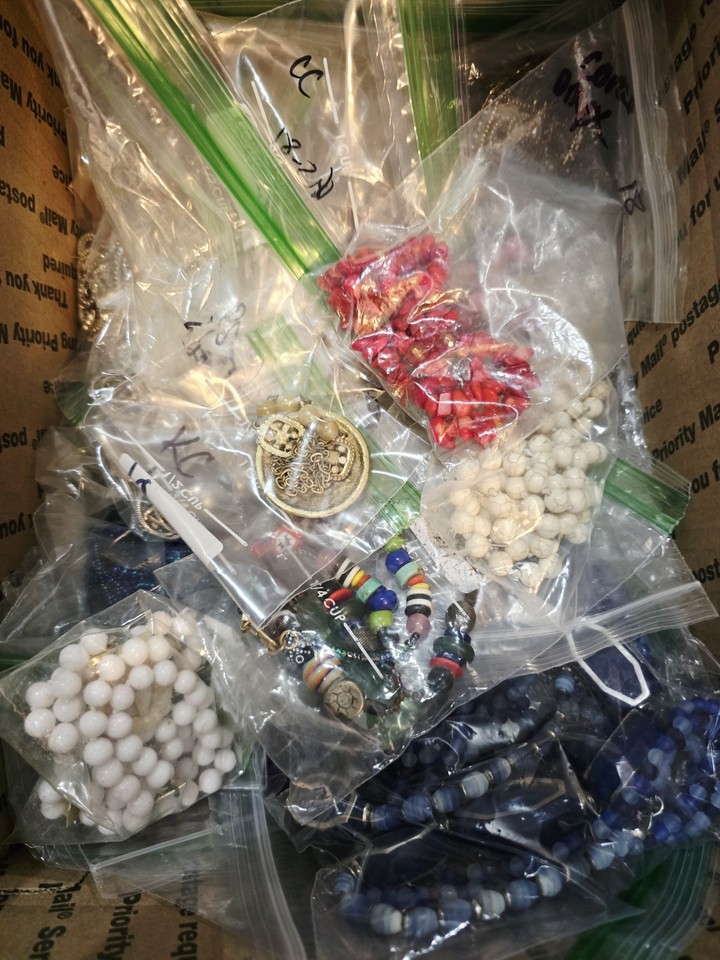 MEDIUM USPS Flat Rate Box Full ALL WEARABLE Vintage To Now Keep Or ...