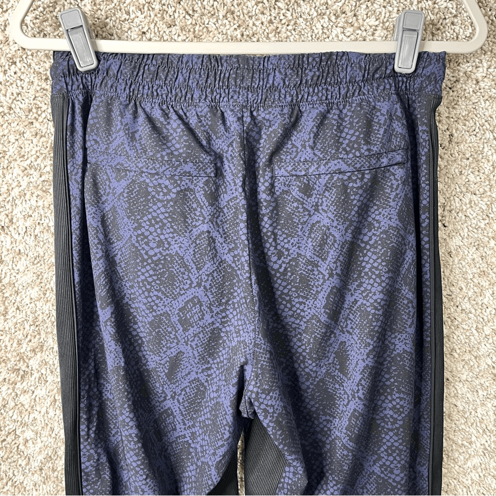 Athleta Pants Women’s 6 Navy Blue & Black Python Snake Print Brooklyn ...