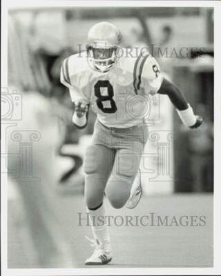 1985 Press Photo UCLA football player Karl Dorrell, running in game ...