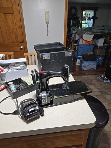 Vintage Singer 221 Featherweight 3-110 Sewing Machine W/Foot Peddle ...