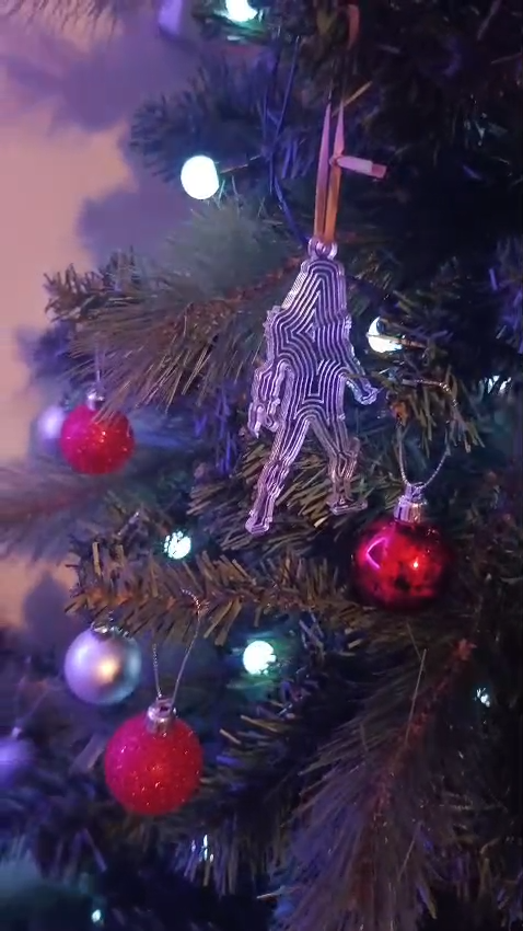 Clear Acrylic Predator Stealth Camouflage Christmas Tree Decoration ...