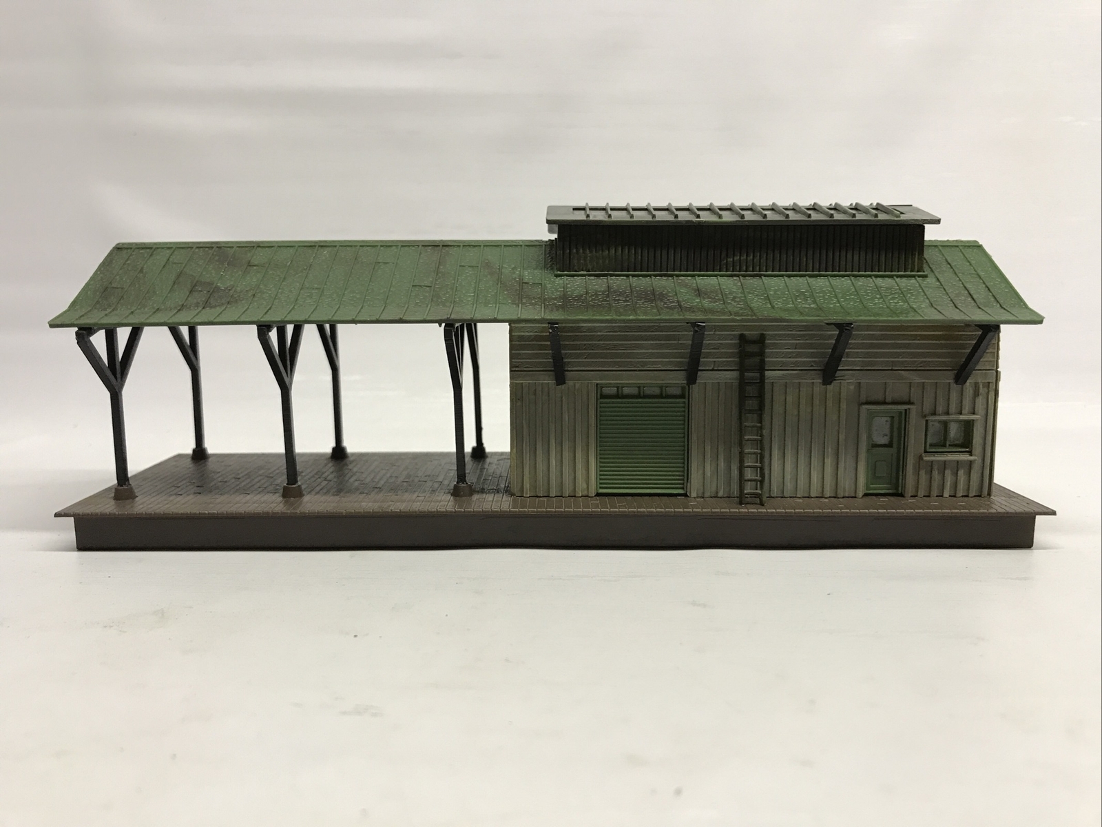 HO Scale Heljan B134 FREIGHT STATION Model Railroad Building BUILT | eBay