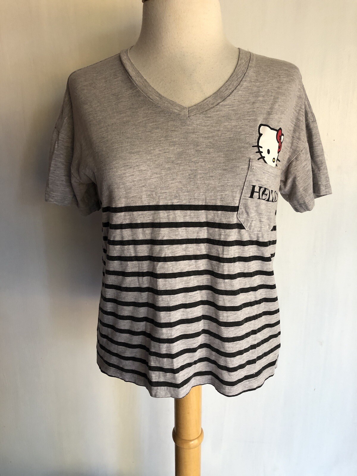 HELLO KITTY (2015) Official Sanrio Boxy Striped Pocke… - Gem