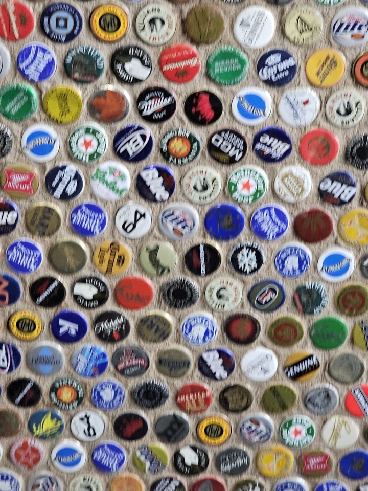 VINTAGE BEER BOTTLE CAPS COFFEE TABLE COLLECTIBLE MEMORABILIA FURNITURE ...