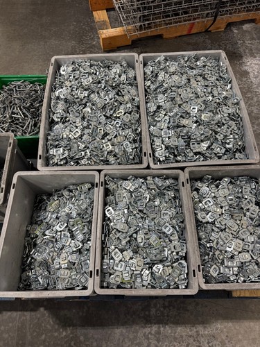 Lot Of 100 Metal Steel Rack Shelf Clips Hallowell Commercial Industrial ...