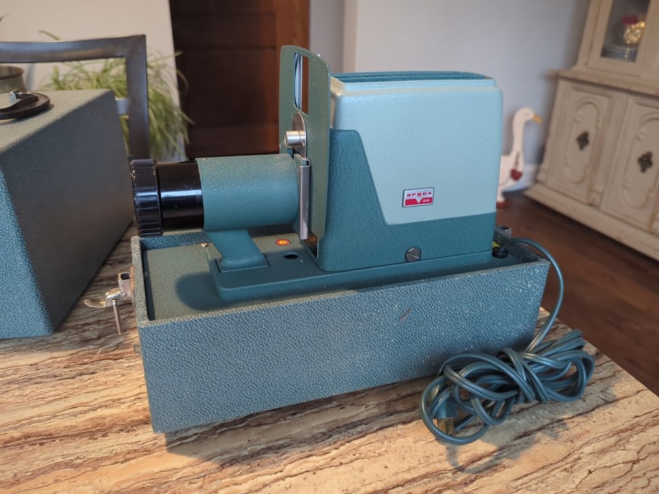 Vintage Argus 300 Automatic Slide Projector w/ Case. See Description ...