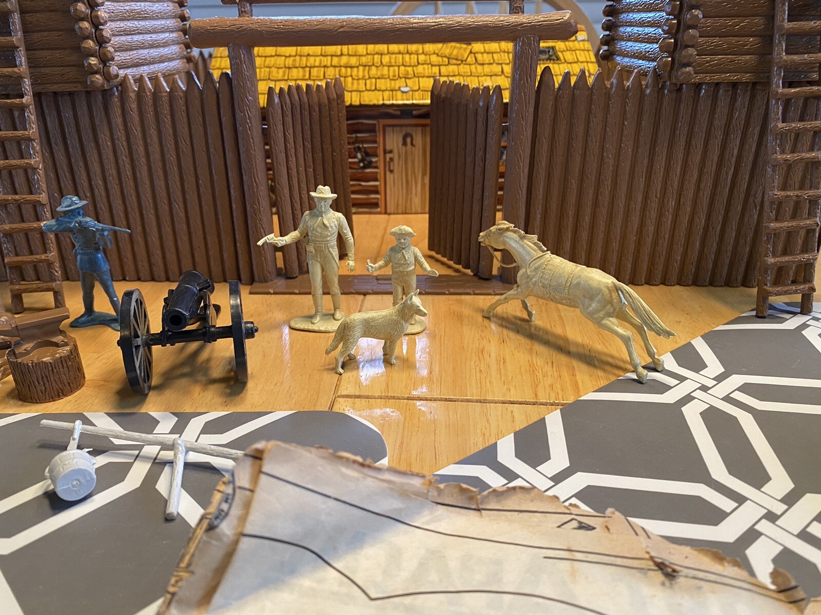 Vintage 1956 Rin Tin Tin Apache Fort Lot; Original Box and Instructions ...