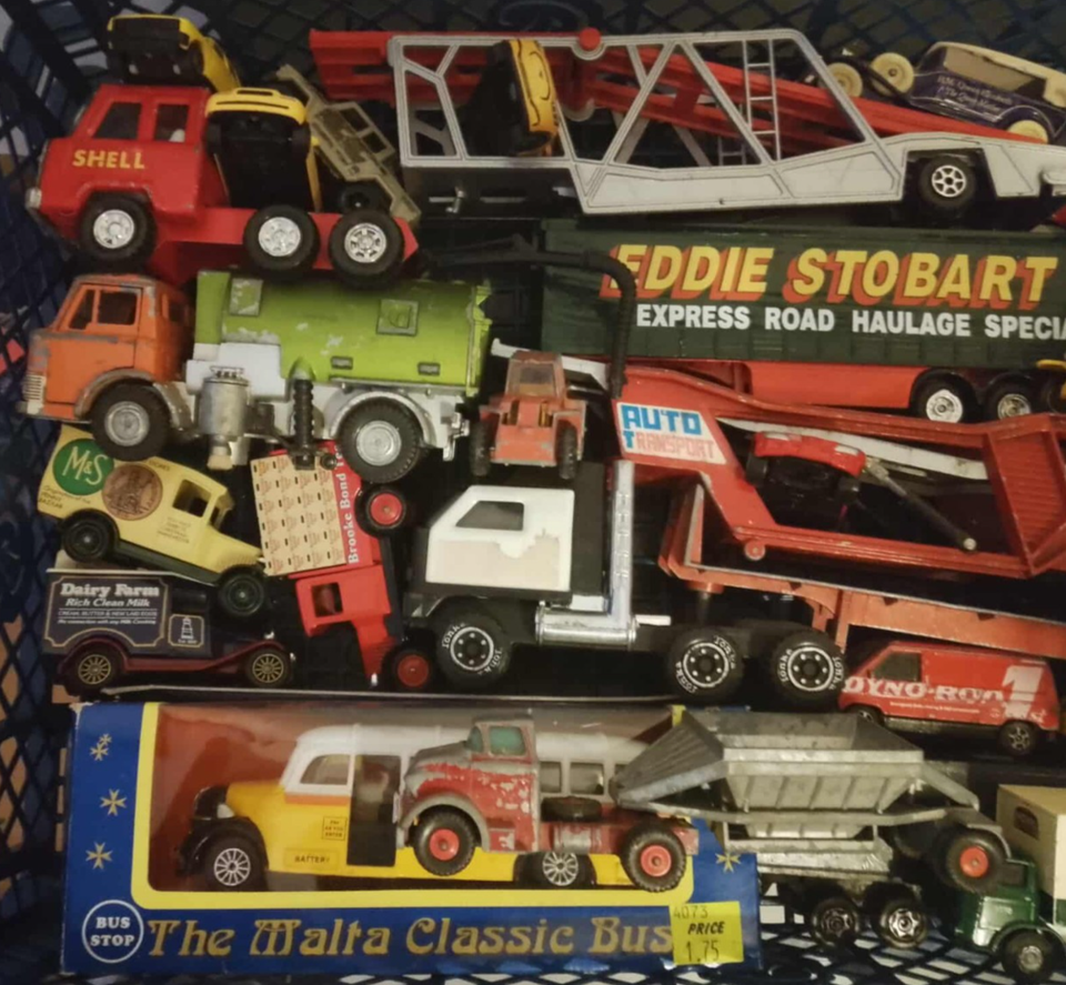 ORIGINAL VINTAGE DIECAST TOY JOB LOT DINKY CORGI MATCHBOX etc TRUCK ...