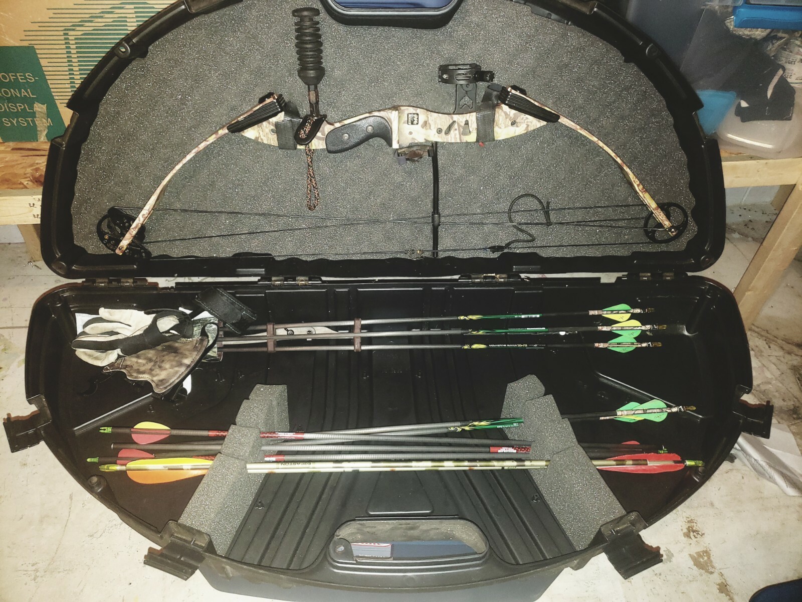 PSE Bruin Compund Bow Pro Seires with Hard Case. Local pick up. NO ...