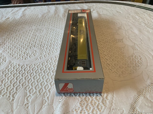 Lima 00 Gauge Arc Class 59 Coco Diesel Locomotive 59102 Village of ...